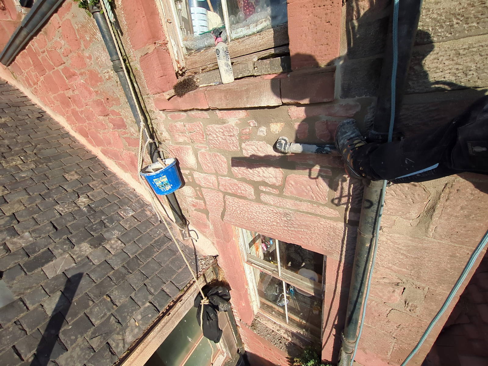 Lintel stabilisation and hydraulic lime pointing – BCM Steeplejacks ...